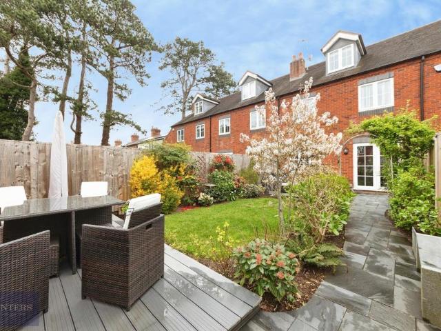 4 bedroom terraced house for sale