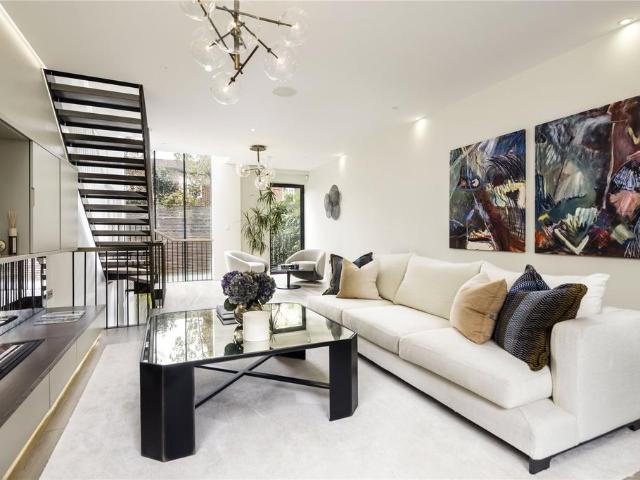 4 bedroom terraced house for sale