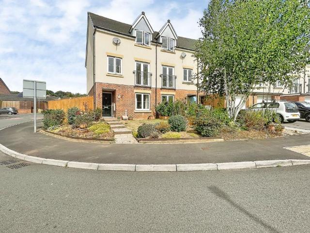 4 bedroom terraced house for sale