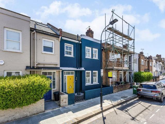 4 bedroom terraced house for sale