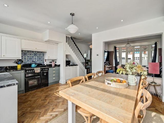 4 bedroom terraced house for sale