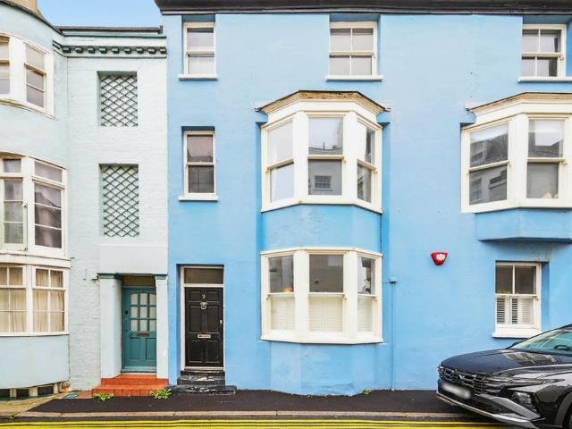 4 bedroom terraced house for sale