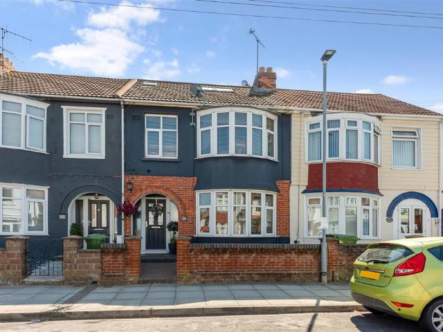 4 bedroom terraced house for sale