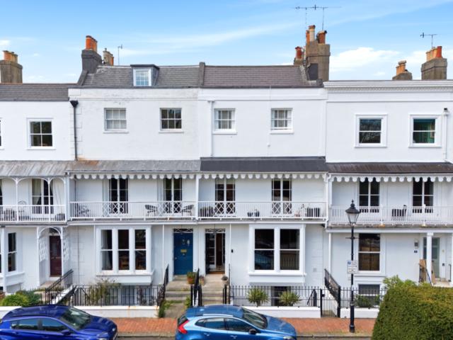 4 bedroom terraced house for sale