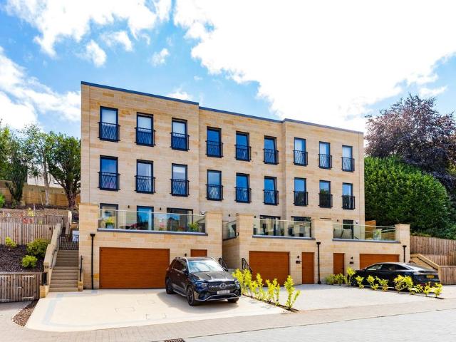 4 bedroom terraced house for sale