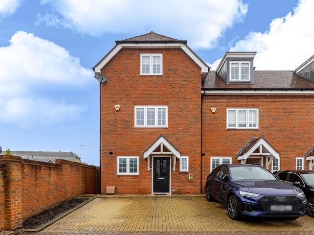 4 bedroom terraced house for sale