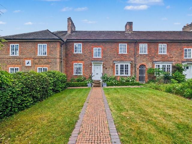 4 bedroom terraced house for sale