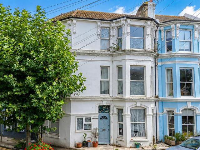 4 bedroom terraced house for sale