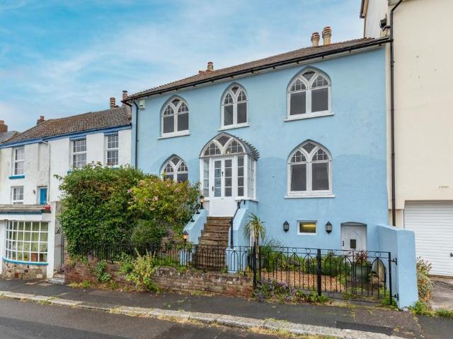 4 bedroom terraced house for sale