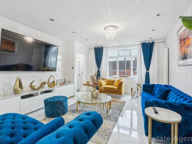 4 bedroom terraced house for sale