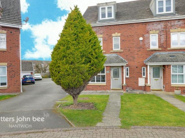 4 bedroom terraced house for sale