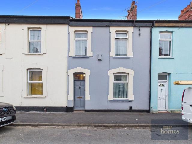 4 bedroom terraced house for sale