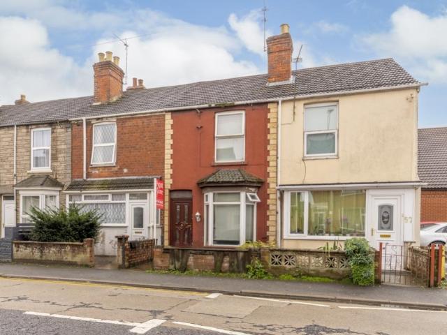 4 bedroom terraced house for sale