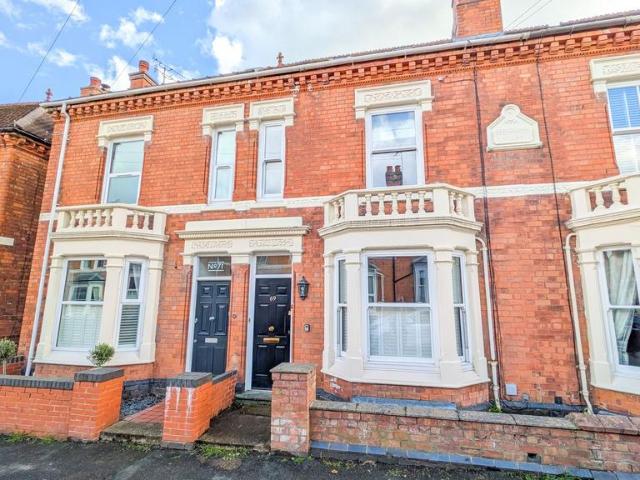 4 bedroom terraced house for sale