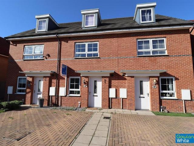 4 bedroom terraced house for sale