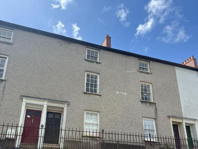 4 bedroom terraced house for sale