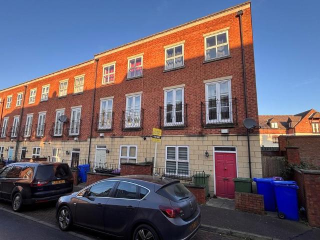 4 bedroom terraced house for sale