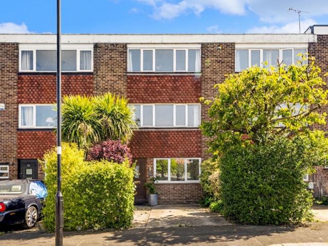 4 bedroom terraced house for sale