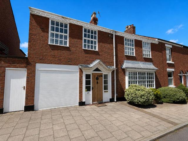 4 bedroom terraced house for sale