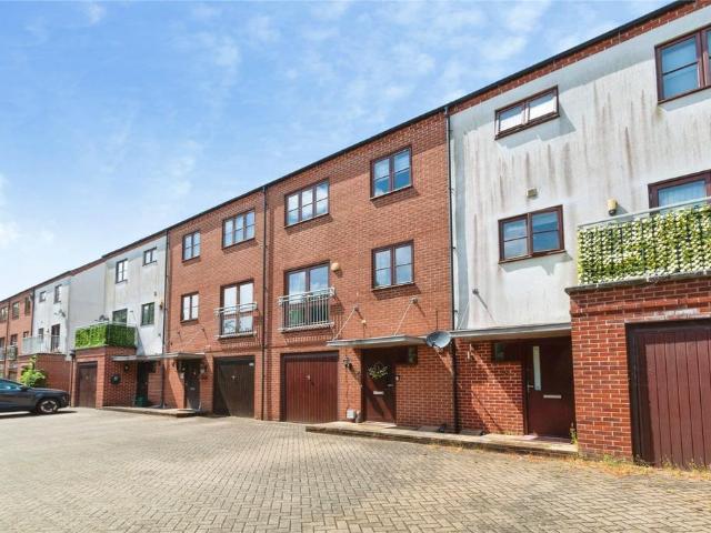 4 bedroom terraced house for sale