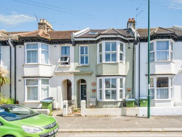 4 bedroom terraced house for sale