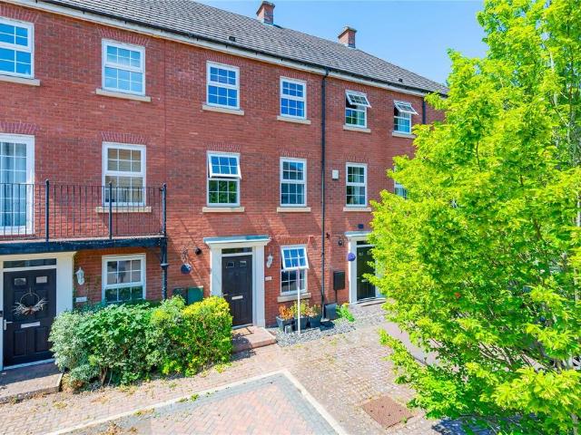 4 bedroom terraced house for sale