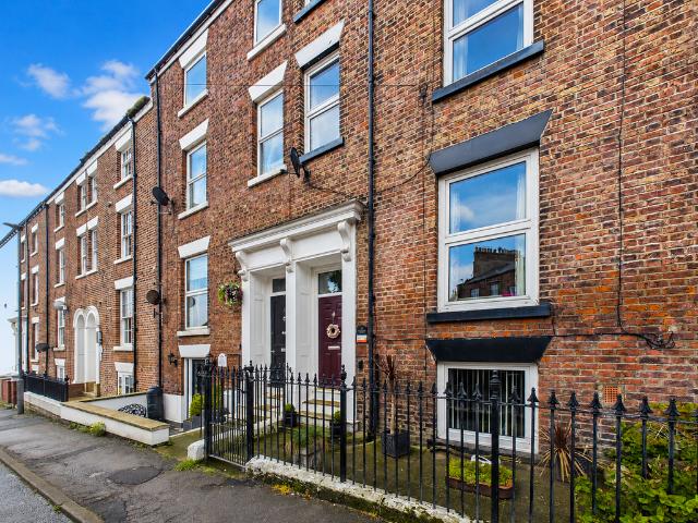 4 bedroom terraced house for sale
