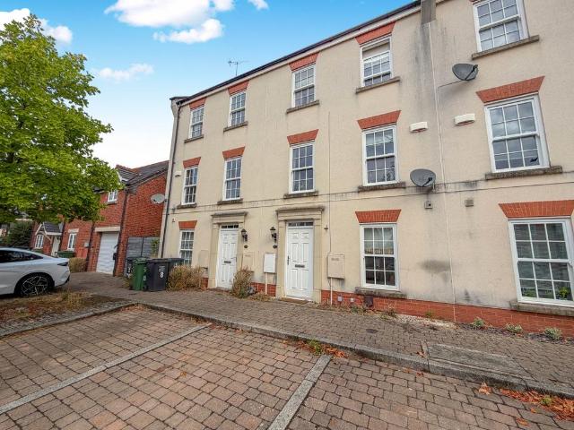 4 bedroom terraced house for sale