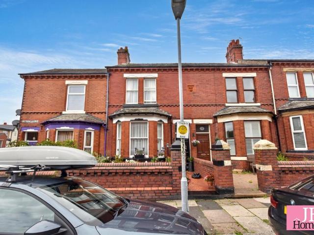 4 bedroom terraced house for sale