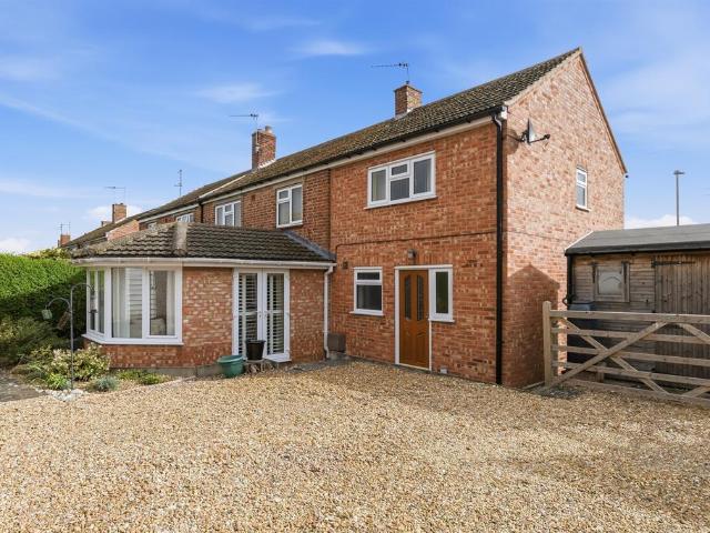 4 bedroom end of terrace house for sale