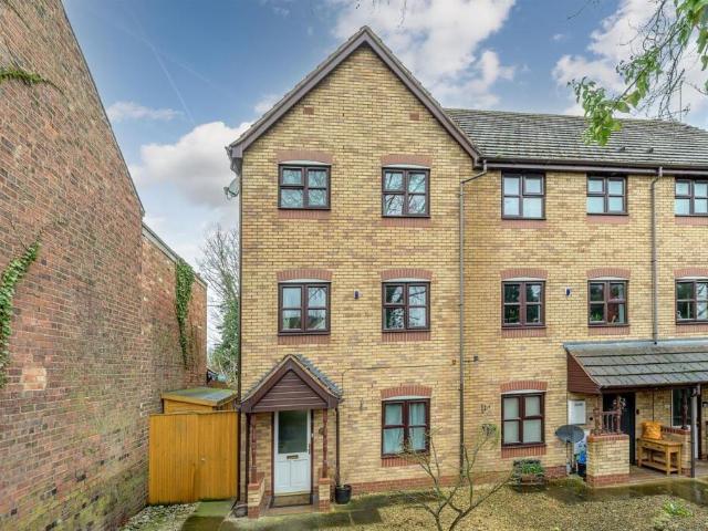 4 bedroom terraced house for sale