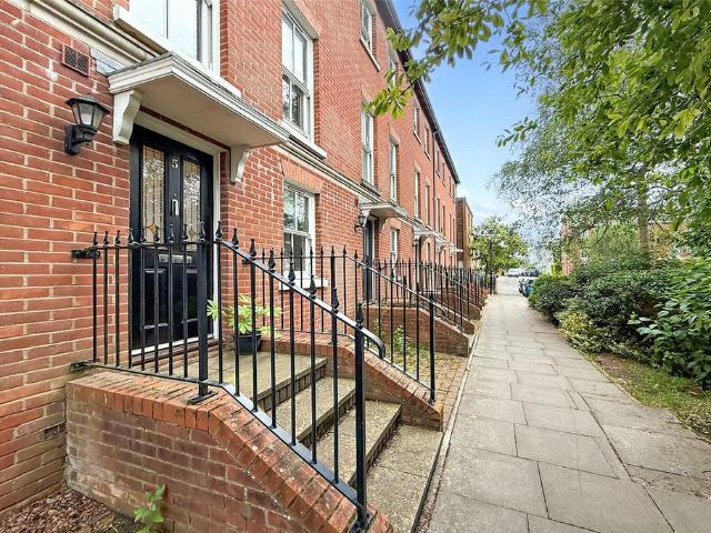 4 bedroom terraced house for sale