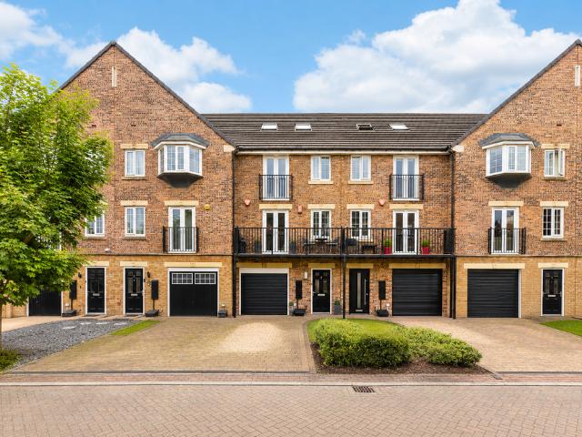 4 bedroom terraced house for sale