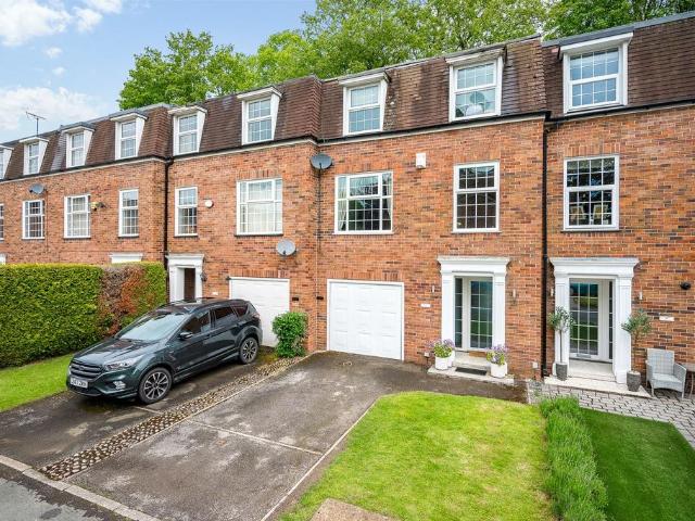 4 bedroom terraced house for sale