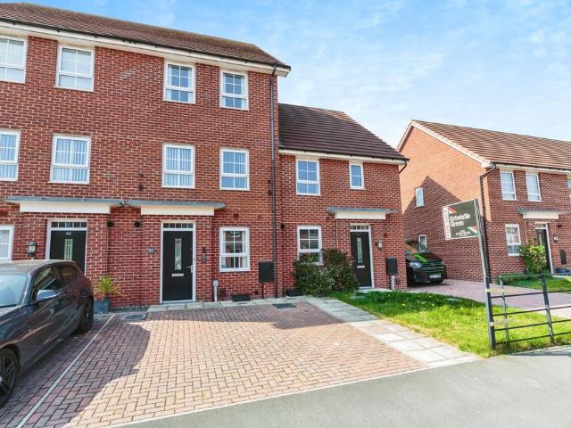 4 bedroom terraced house for sale