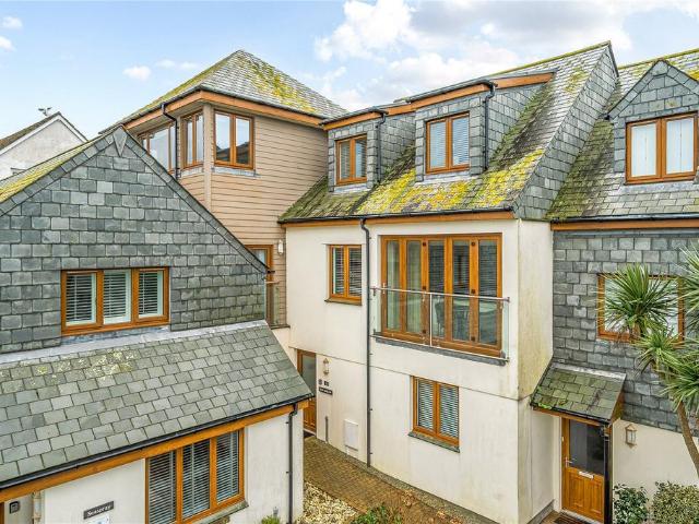 4 bedroom terraced house for sale