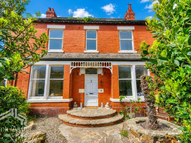 4 bedroom terraced house for sale