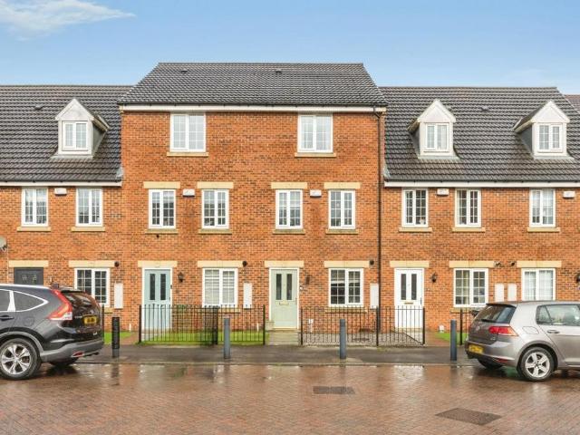 4 bedroom terraced house for sale