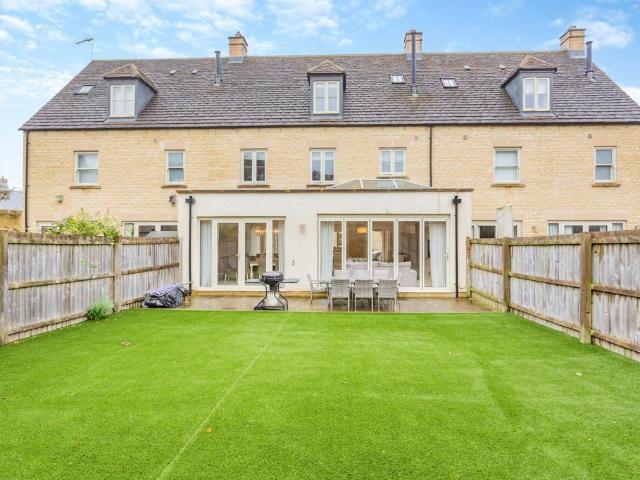4 bedroom terraced house for sale