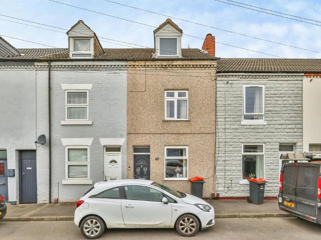 4 bedroom terraced house for sale