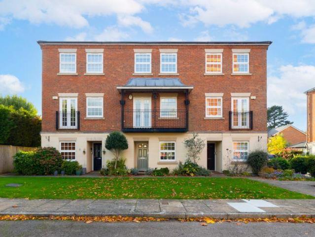 4 bedroom terraced house for sale