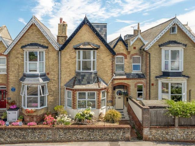 4 bedroom terraced house for sale