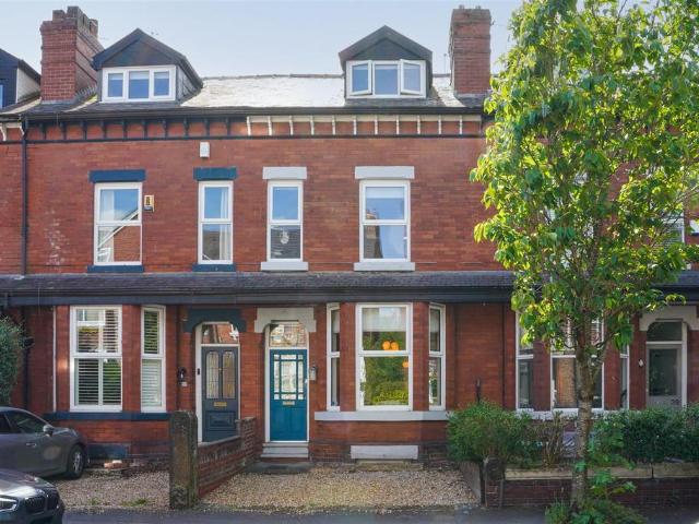 4 bedroom terraced house for sale