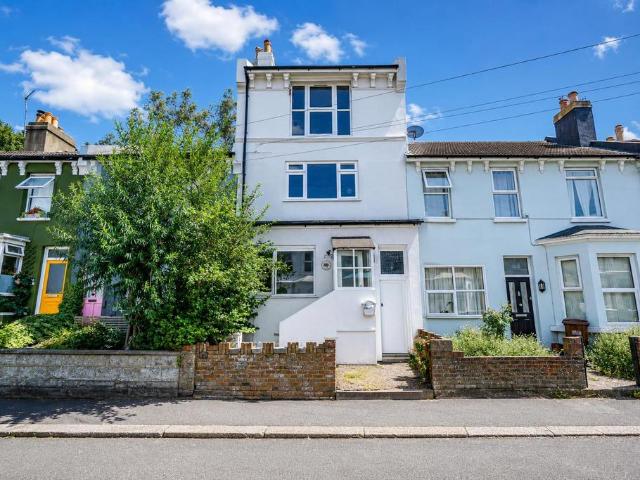 4 bedroom terraced house for sale