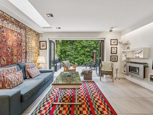 4 bedroom terraced house for sale