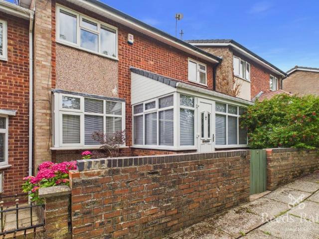4 bedroom terraced house for sale