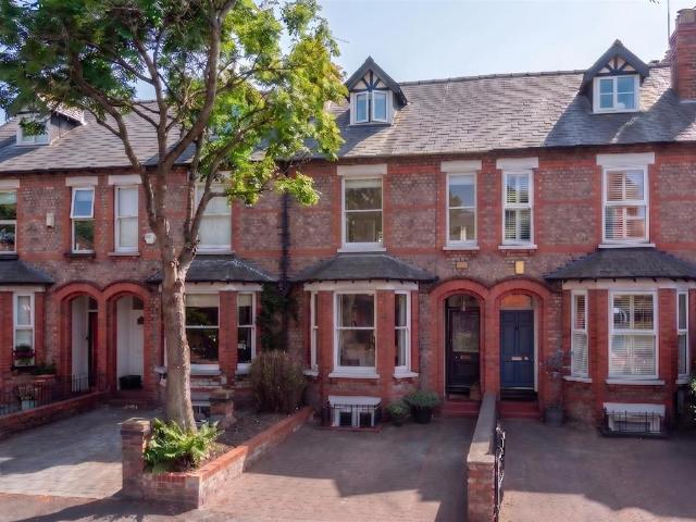 4 bedroom terraced house for sale