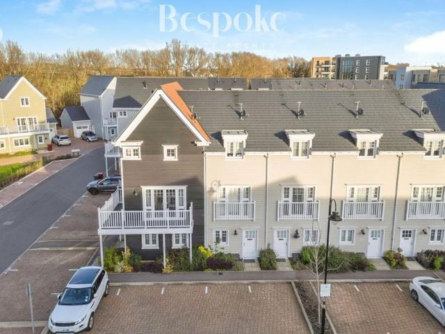 4 bedroom terraced house for sale