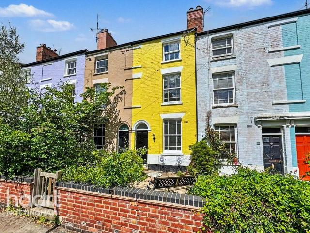 4 bedroom terraced house for sale