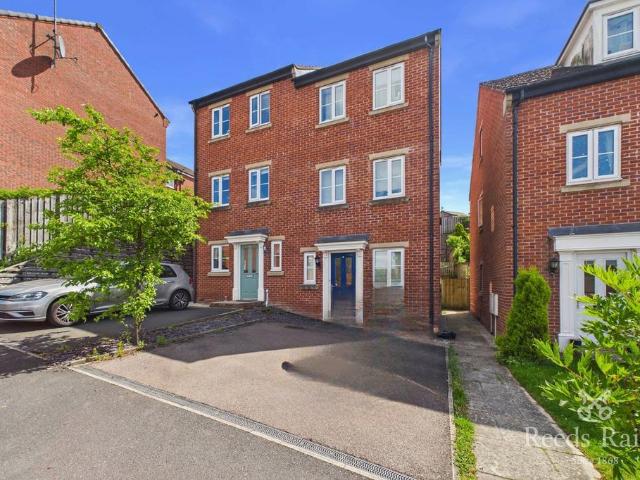 4 bedroom terraced house for sale